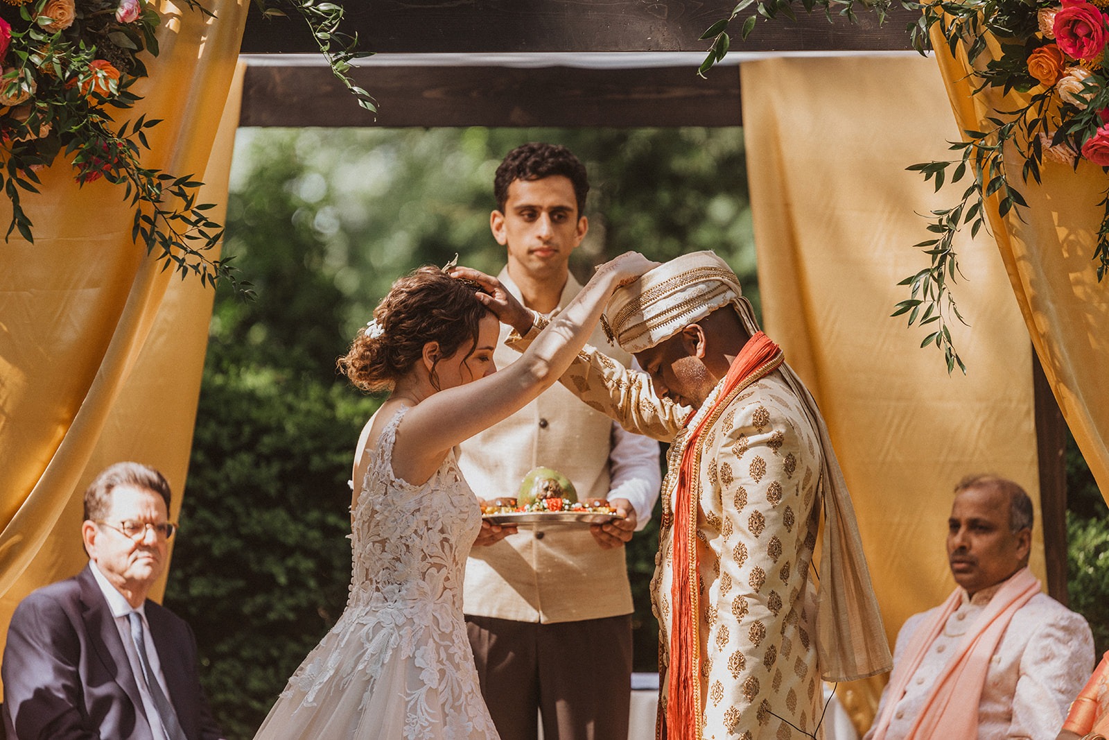 Step by Step Multicultural Wedding Unites Jewish Wedding Traditions ...